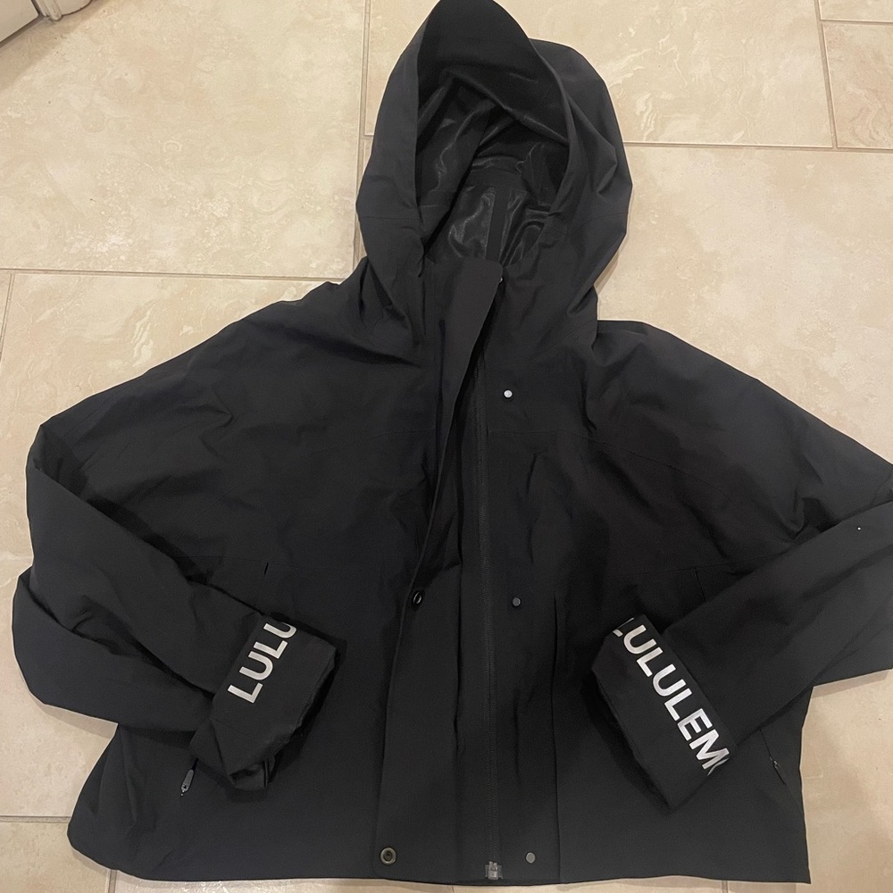 Lululemon Waterproof Reflective Logo Cropped Jacket - Gem